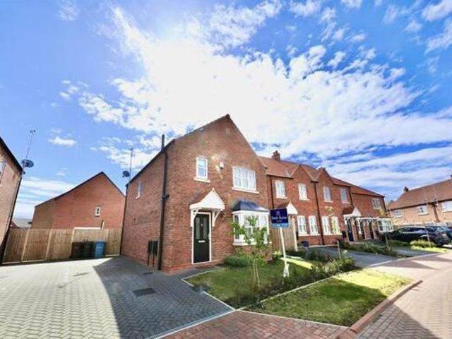 3 Bedroom Detached House For Sale In Kingswood