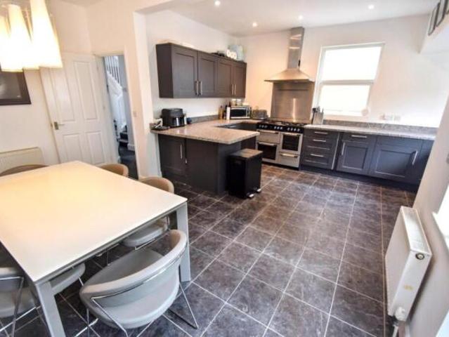3 bedroom detached house for sale in Kings Avenue, Eastbourne, BN21