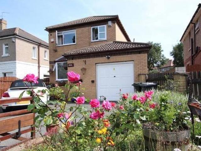 3 bedroom detached house for sale in Kings Road Wrose Bradford BD2