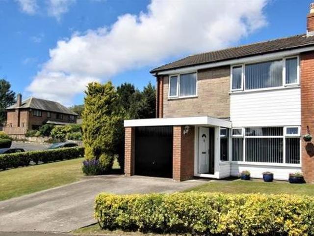 3 bedroom detached house for sale in Kingsdale Walton le Dale Preston PR5