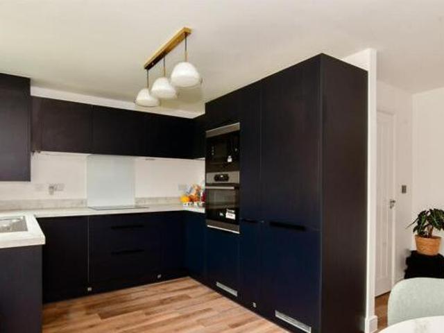 3 Bedroom Detached House For Sale In Kingsnorth, Ashford