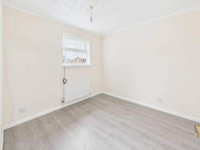 3 bedroom detached house for sale in Howdale Road Sutton Hull, HU8