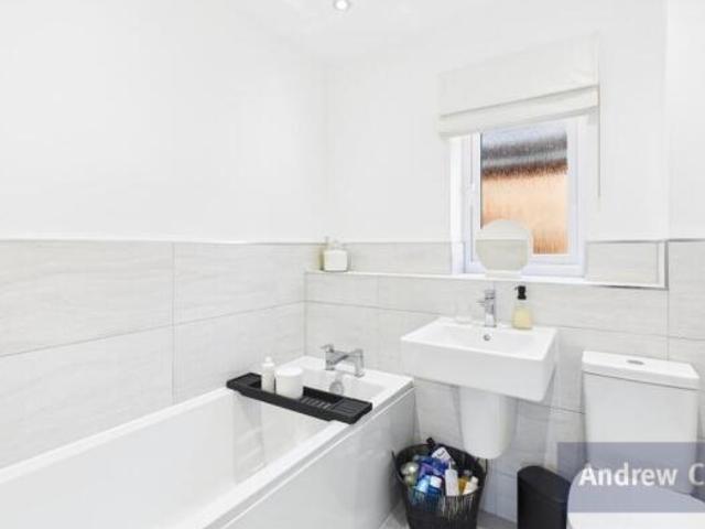 3 bedroom detached house for sale in Hodgson Close, Callerton, Newcastle Upon Tyne, NE5