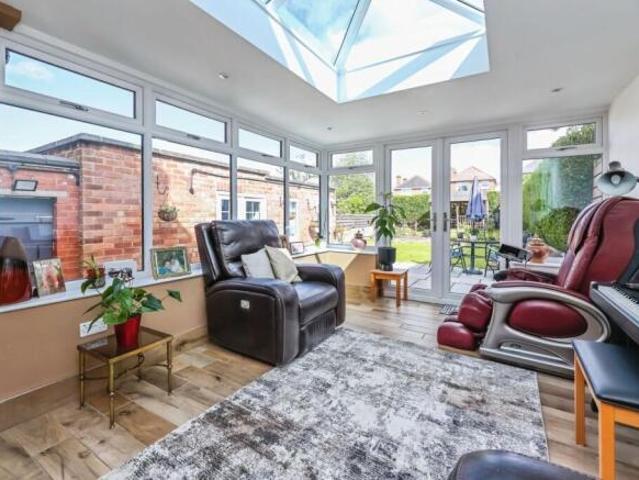 3 bedroom detached house for sale in Hollydale Road, Bakersfield, NG3