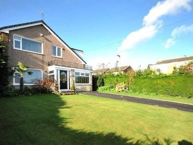 3 bedroom detached house for sale in Holt Park Avenue Holt Park Leeds LS16