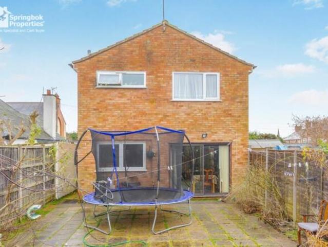 3 bedroom detached house for sale in Holywell Road, Leicester, Leicestershire, LE2