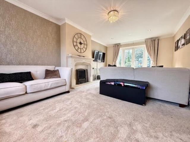 3 bedroom detached house for sale in Honeygate, Old Bedford Road Area, Luton, Bedfordshire, LU2 7EP, LU2