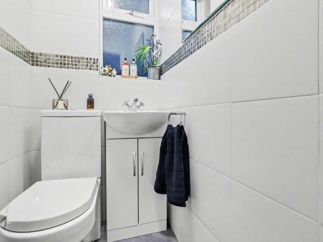 3 bedroom detached house for sale in Honeygate, Old Bedford Road Area, Luton, Bedfordshire, LU2 7EP, LU2
