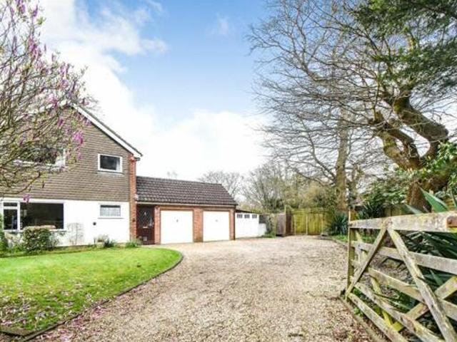 3 Bedroom Detached House For Sale In Hook, Hampshire