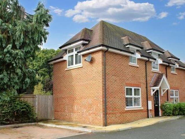 3 Bedroom Detached House For Sale In Hook, Hampshire