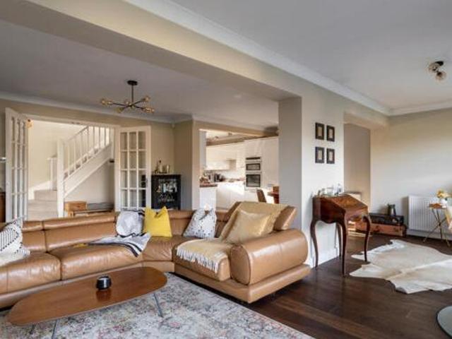 3 Bedroom Detached House For Sale In Horley, Surrey