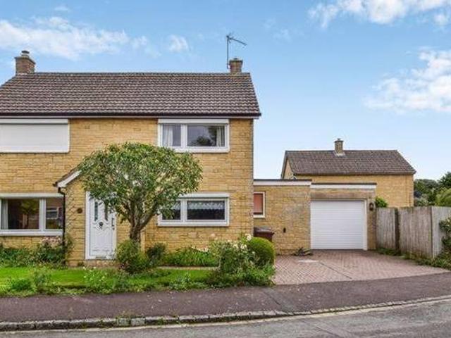 3 bedroom detached house for sale in Hatch Way Kirtlington OX5