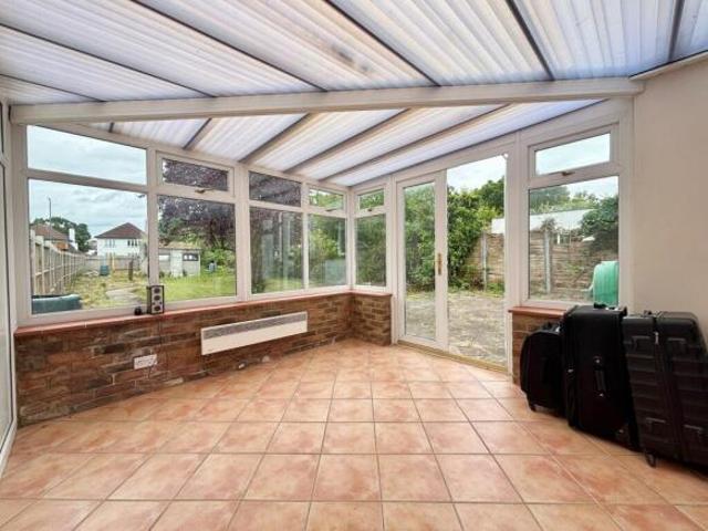3 bedroom detached house for sale in Hayes Way, Park Langley, Beckenham, BR3