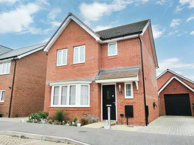 3 bedroom detached house for sale in Hayward Bridge Road, Stad.