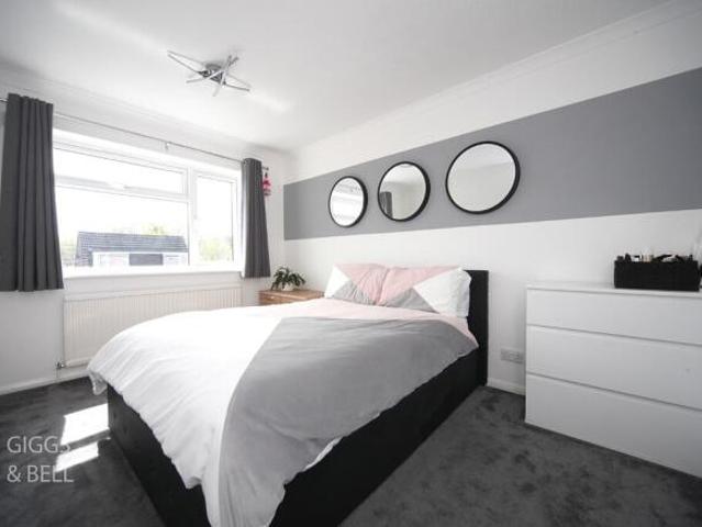 3 bedroom detached house for sale in Hazelwood Close, Luton, Bedfordshire, LU2 8AR, LU2
