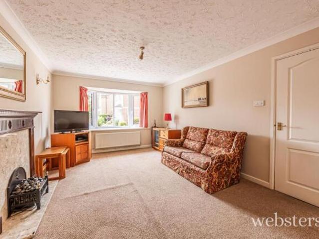3 bedroom detached house for sale in Hadley Drive, Norwich, NR2