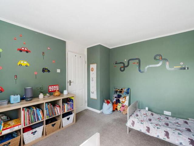 3 bedroom detached house for sale in Hadrians Close, HD3