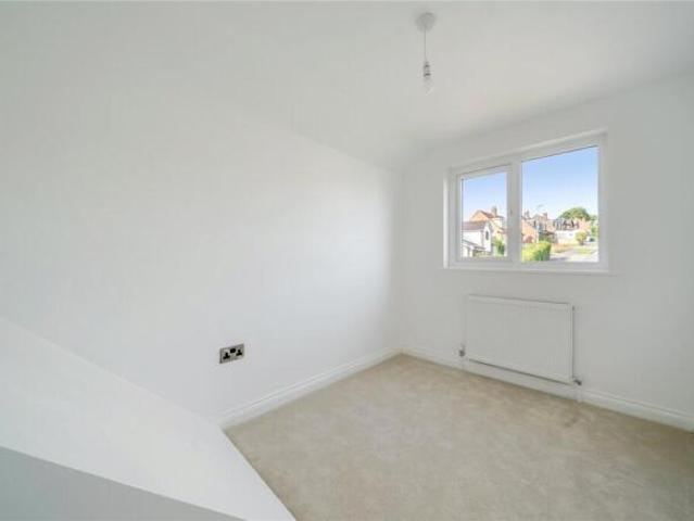 3 bedroom detached house for sale in Hall Park Avenue, Horsforth, Leeds, LS18