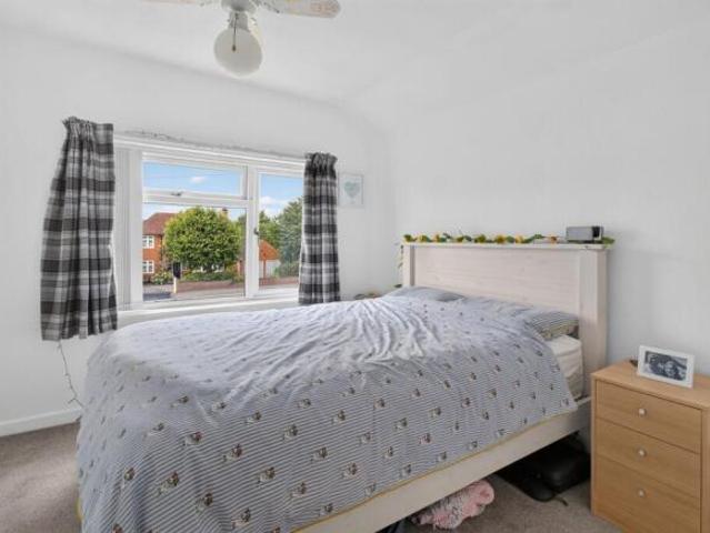 3 bedroom detached house for sale in Hallow Road, Worcester, WR2