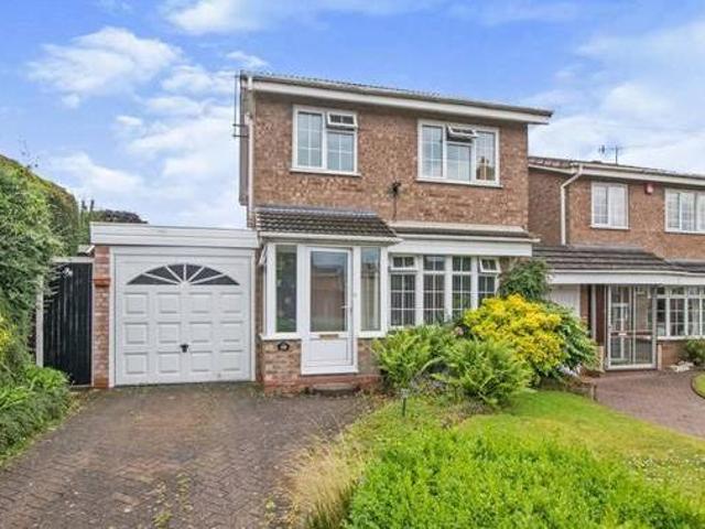 3 bedroom detached house for sale in Hamilton Avenue Halesowen B62