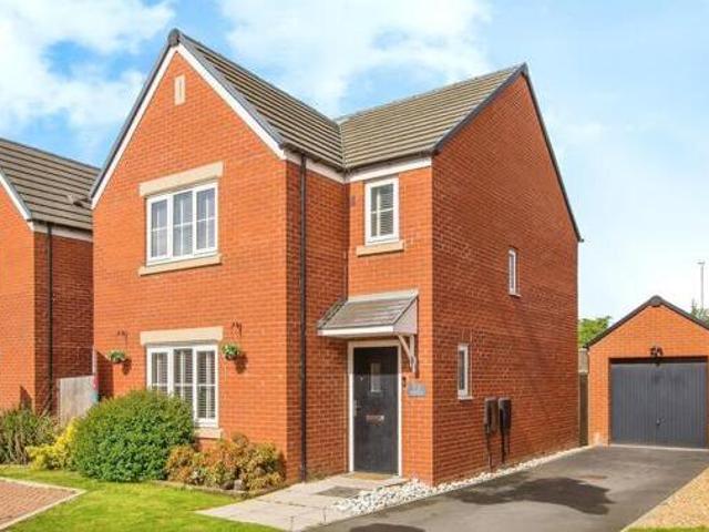 3 Bedroom Detached House For Sale In Hampton Gardens