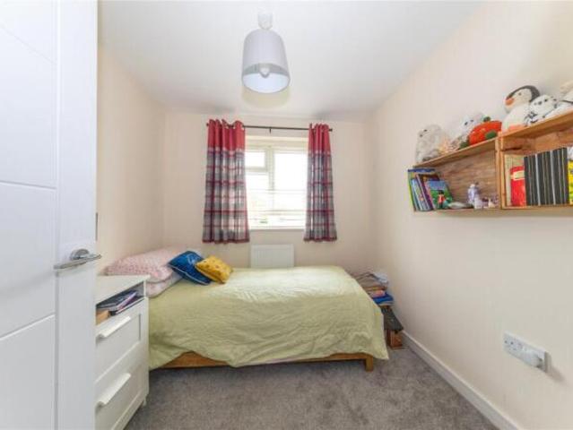 3 bedroom detached house for sale in Handcross Road, Luton, Bedfordshire, LU2