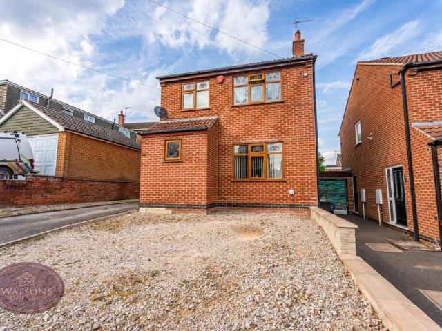3 bedroom detached house for sale in Harcourt Crescent, Nuthall, Nottingham, NG16