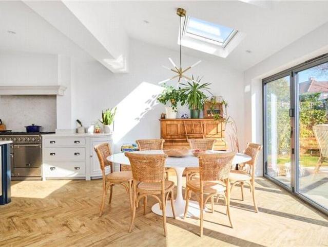 3 bedroom detached house for sale in Harecroft Road, Otley, West Yorkshire, LS21