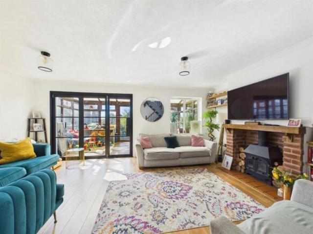 3 bedroom detached house for sale in Harolds Way, Hanham, Bristol, BS15