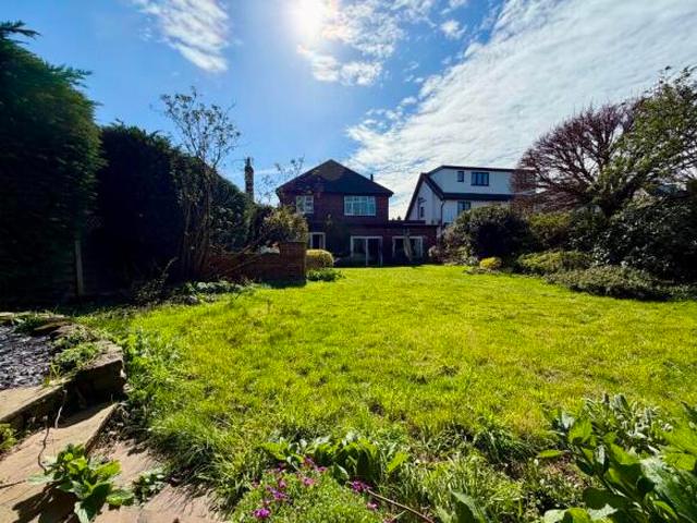 3 bedroom detached house for sale in Harrow Road, Wollaton Park, NG8