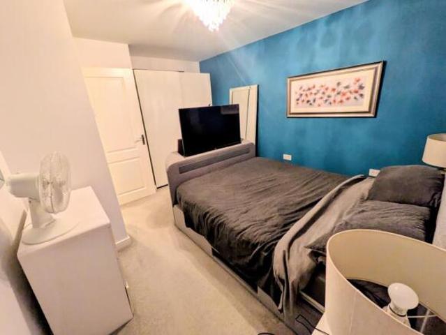 3 bedroom detached house for sale in Harrowins Farm Drive, Bradford, BD13