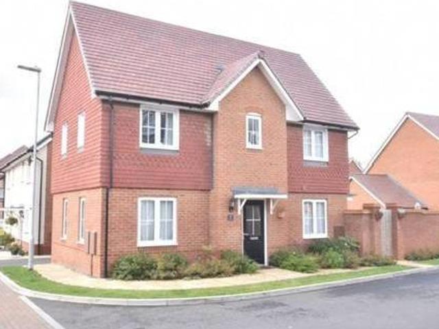 3 bedroom detached house for sale in Harrietsham ME17