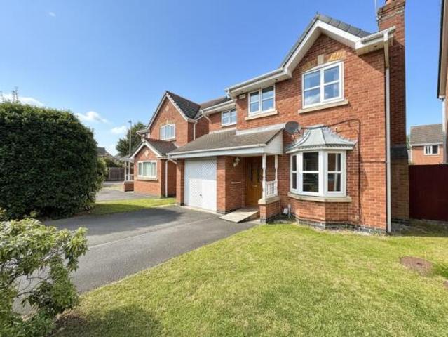 3 bedroom detached house for sale in Hever Grove, Huddersfield, HD5