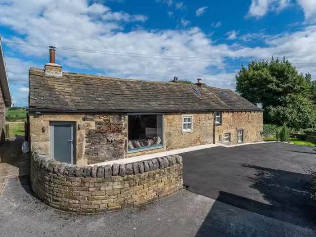 3 bedroom detached house for sale in Heights Lane, Bingley, We.