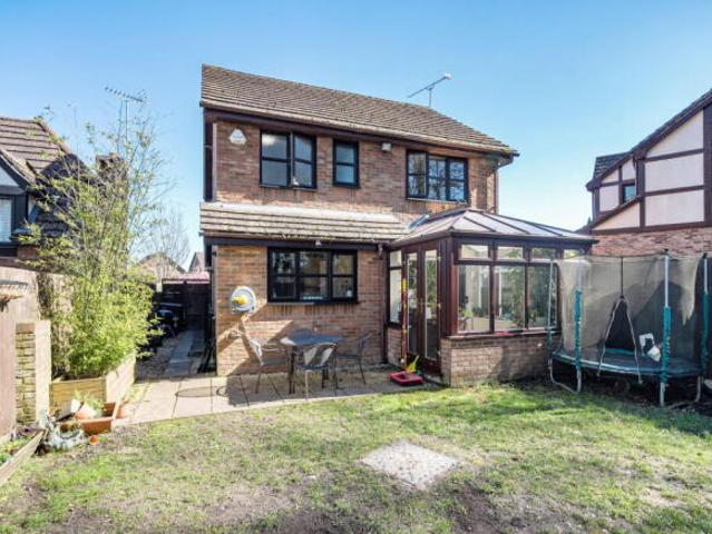 3 bedroom detached house for sale in Heritage Park, Basingstoke RG22 4XT, RG22