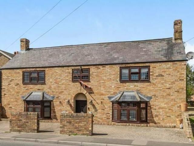 3 bedroom detached house for sale in High Street Cranfield Bedford MK43