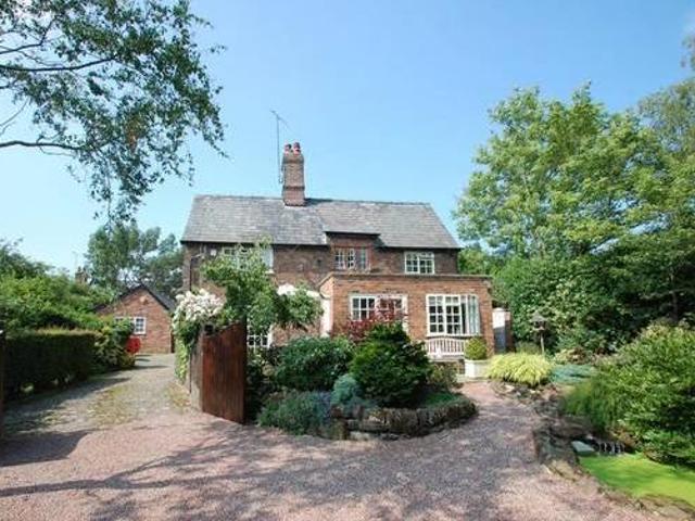 3 bedroom detached house for sale in High Street Great Budworth CW9