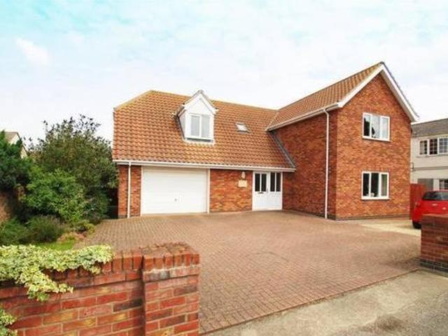 3 bedroom detached house for sale in High Street Ingoldmells PE25 PE25
