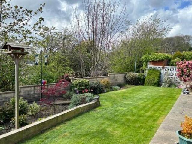 3 bedroom detached house for sale in Highcliffe Avenue, Fixby, HD2