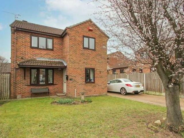 3 bedroom detached house for sale in Highgrove Court Cantley Doncaster DN4