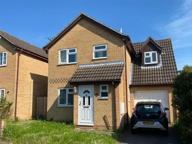 3 Bedroom Detached House For Sale In Highwoods, Colchester