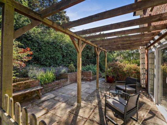 3 bedroom detached house for sale in Hill Road, Gloucester, GL4