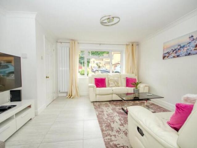 3 bedroom detached house for sale in Hilldene Way, West End, Hampshire, SO30
