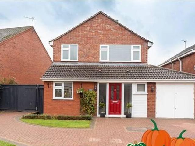 3 bedroom detached house for sale in Hillyard Road Southam CV47