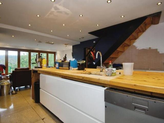 3 bedroom detached house for sale in Huddersfield, HD3