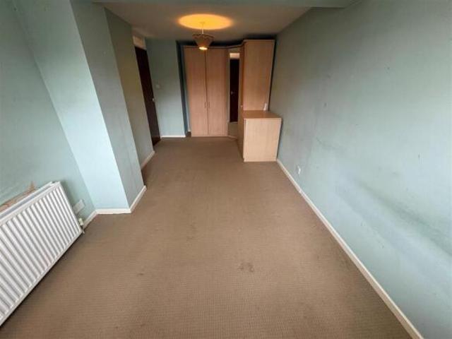 3 bedroom detached house for sale in Hunters Park Avenue, Clayton, Bradford, BD14