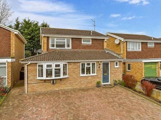 3 Bedroom Detached House For Sale In Istead Rise