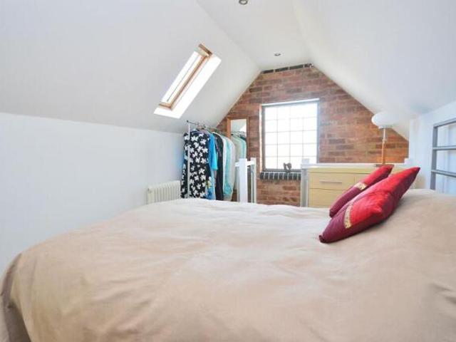 3 bedroom detached house for sale in Junction Road, Northampton, NN2