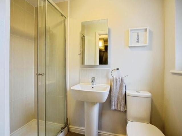 3 bedroom detached house for sale in Oak Drive, Whinmoor, Leeds, LS14