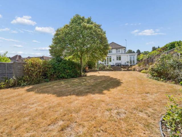 3 bedroom detached house for sale in Oaklands Avenue, Watford, WD19 4LH, WD19